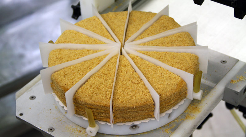 Adjusting Divider Inserts - FoodTools Round Cake Cutting